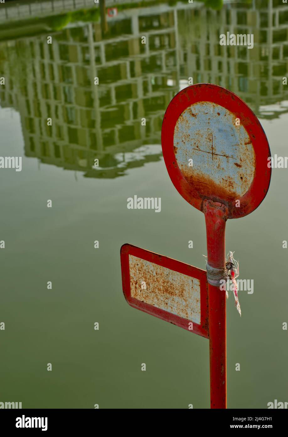 Stop sign old rusty hi-res stock photography and images - Alamy