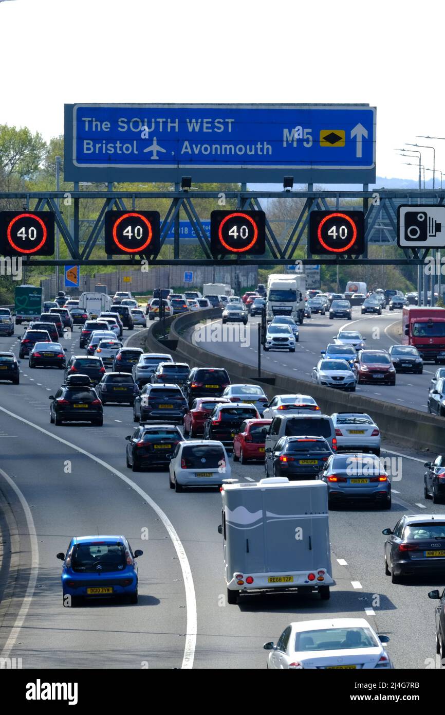 M5 south sign hi-res stock photography and images - Alamy