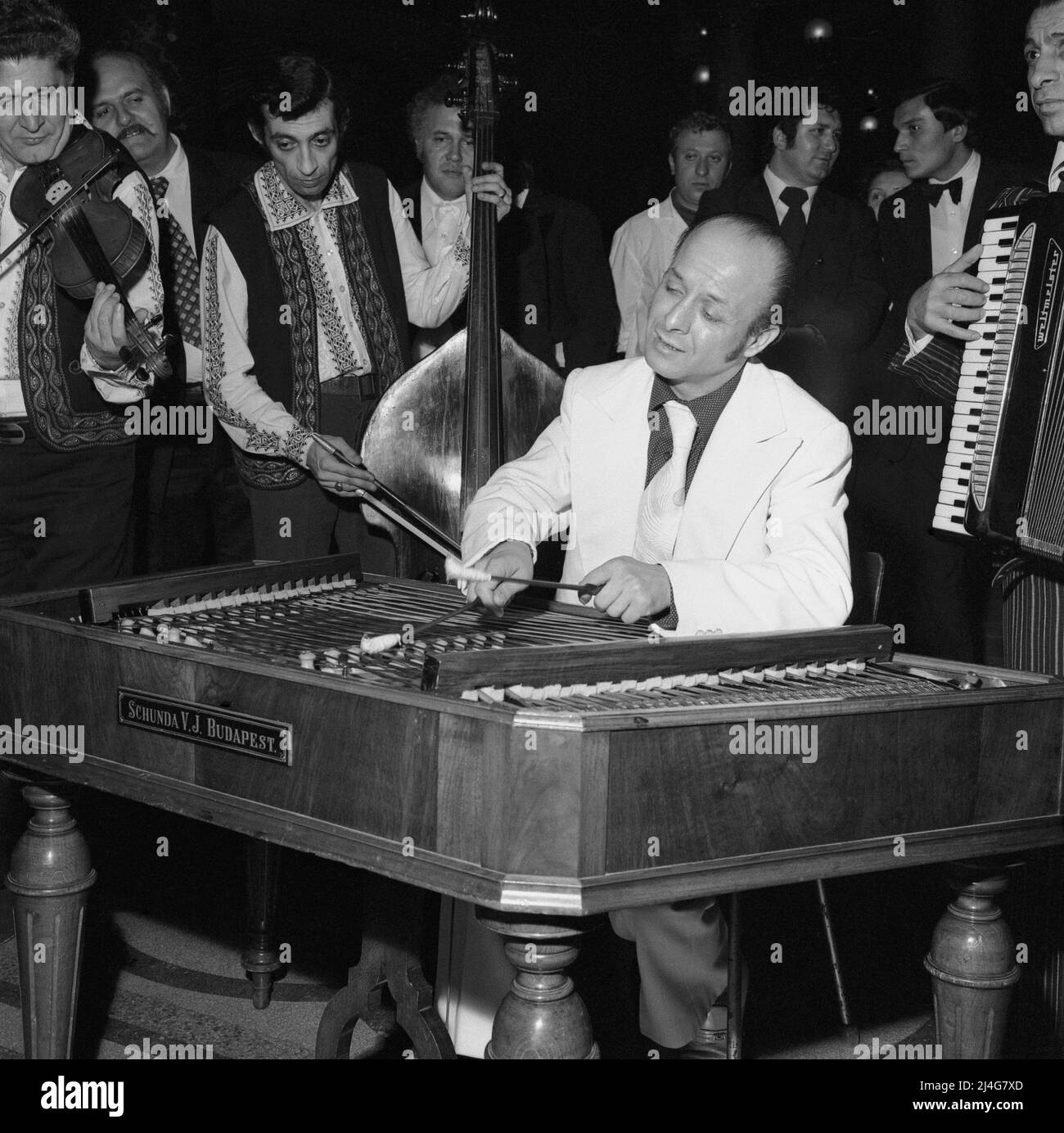 Cimbalom hi-res stock photography and images - Alamy