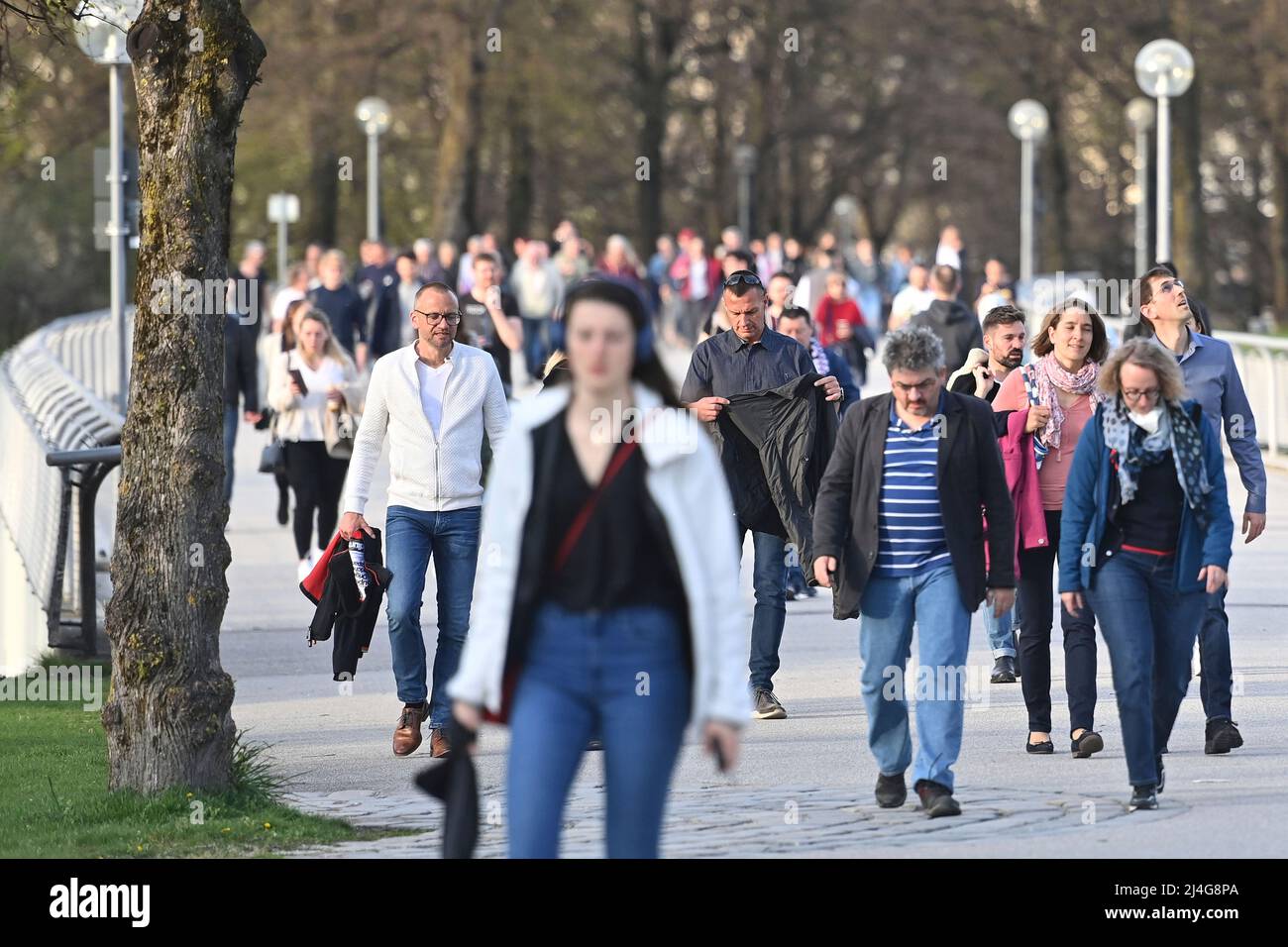 Munich, Deutschland. 14th Apr, 2022. Passers-by, people, population ...