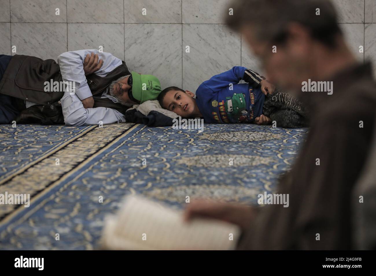 Baghdad, Iraq. 15th Apr, 2022. Iraqis rest and read Quran in Sheikh ...