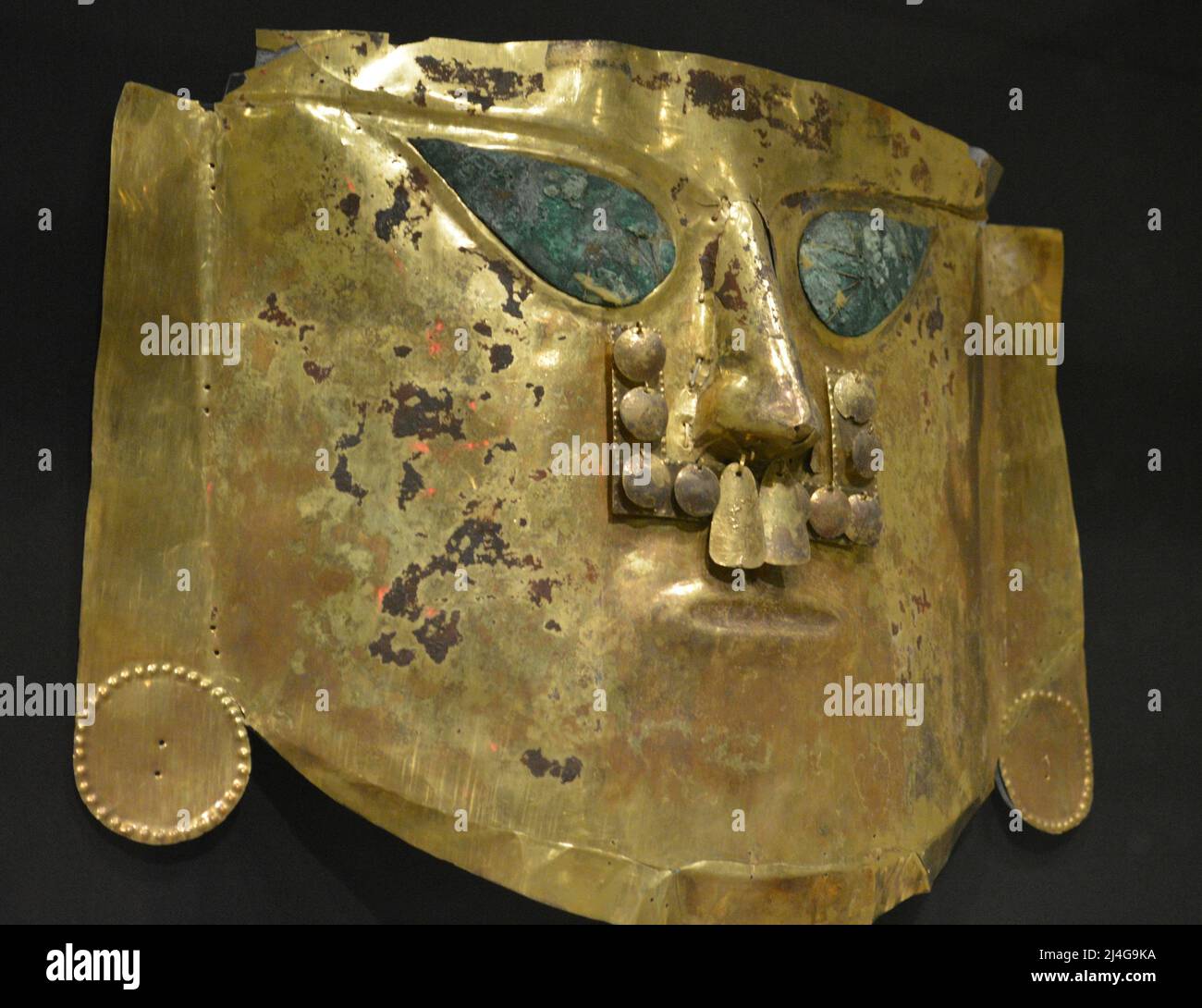 Large Face Mask of Gold, Peruvian archaeology. Dallas Museum of Art ...