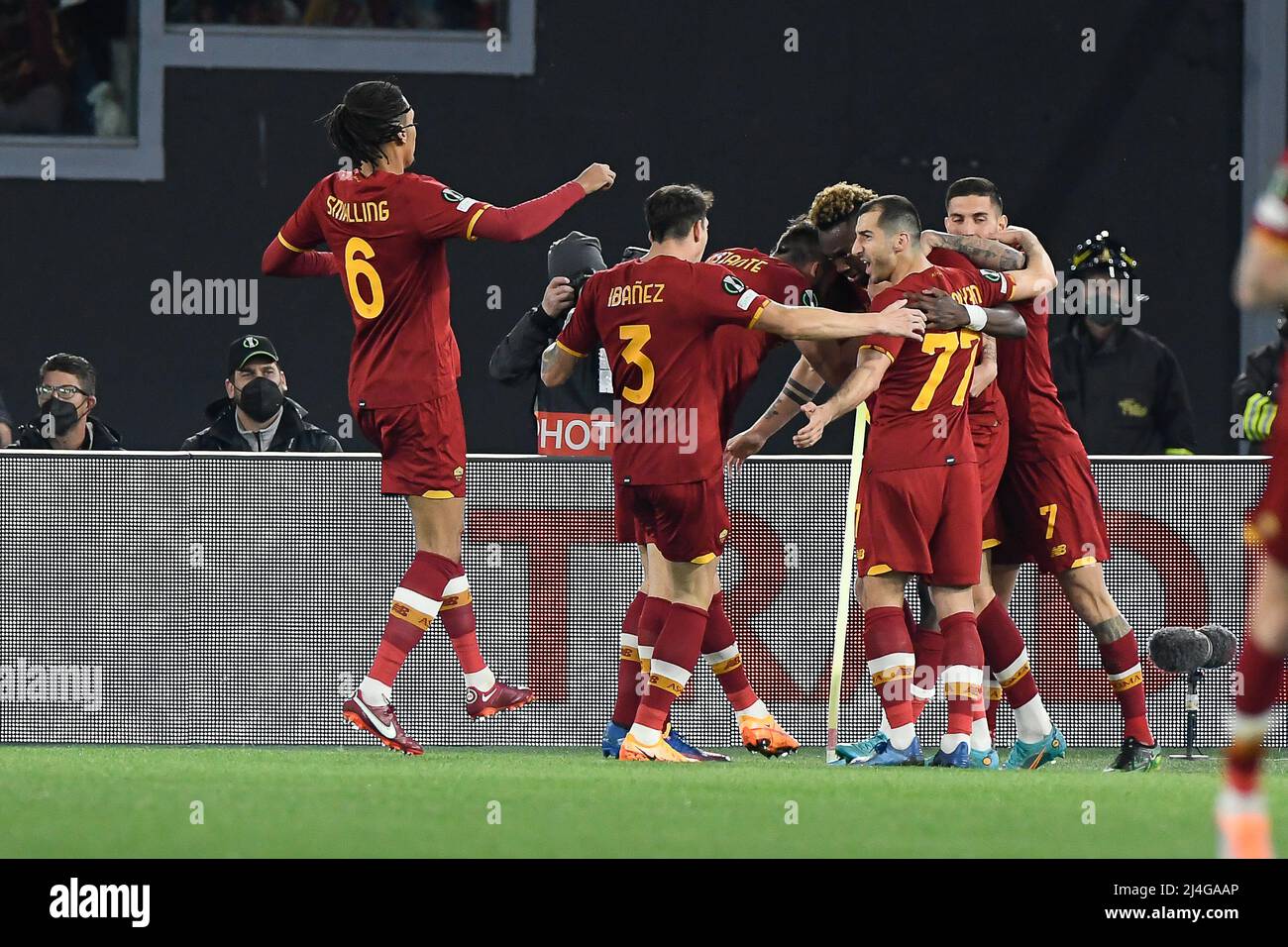 Roma's players jubilates after scoring the goal 1-0 in the 05th minute ...
