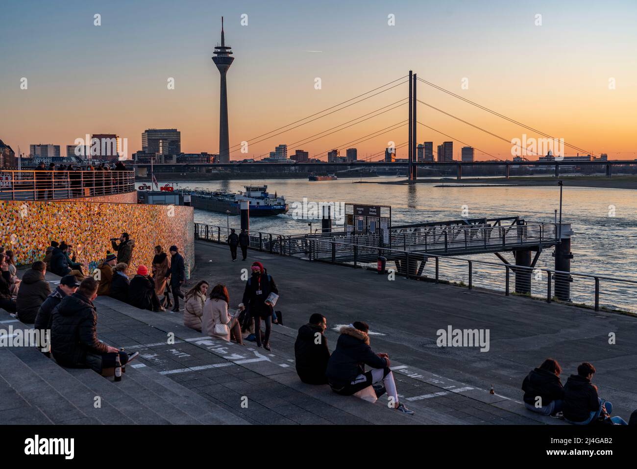 Rhine promenade, Rhine bank at the old town of Düsseldorf, stairs at ...