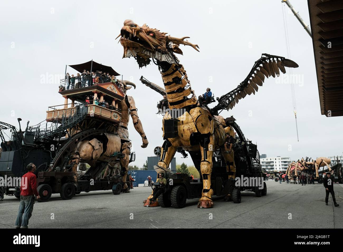 La machine dragon horse hi-res stock photography and images - Alamy