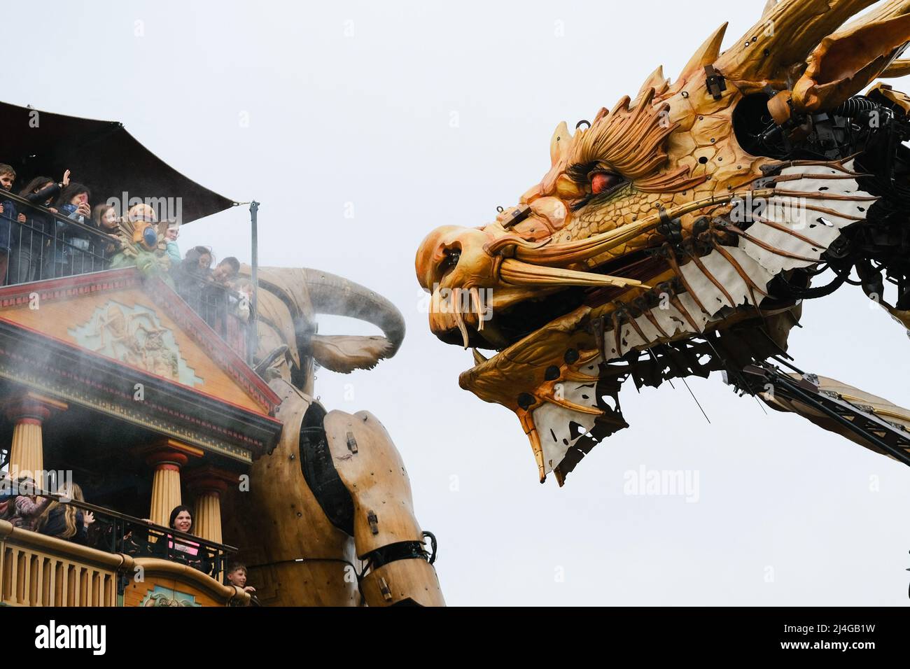 La machine dragon horse hi-res stock photography and images - Alamy