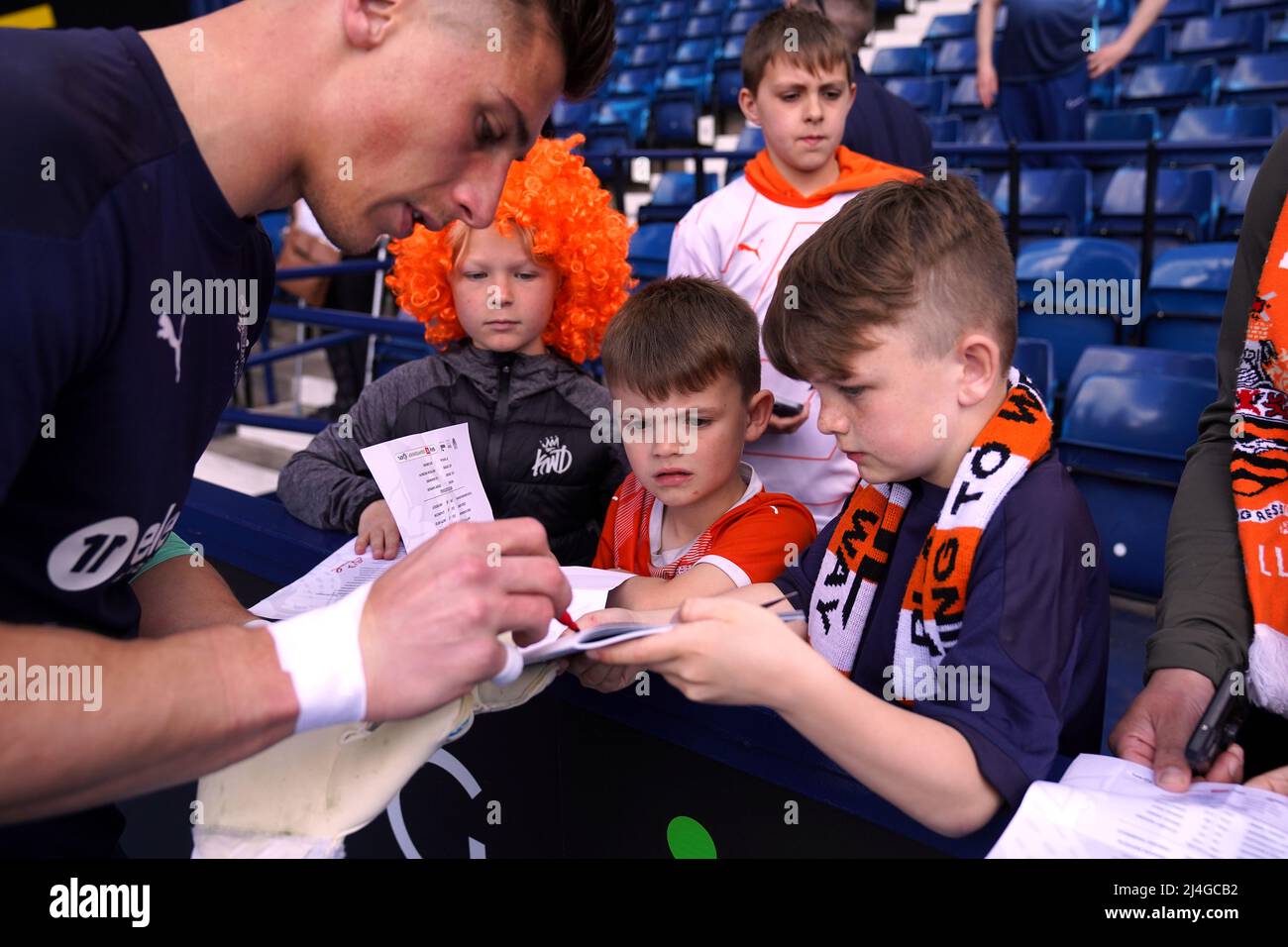 Goalkeeper stuart moore hi-res stock photography and images - Alamy