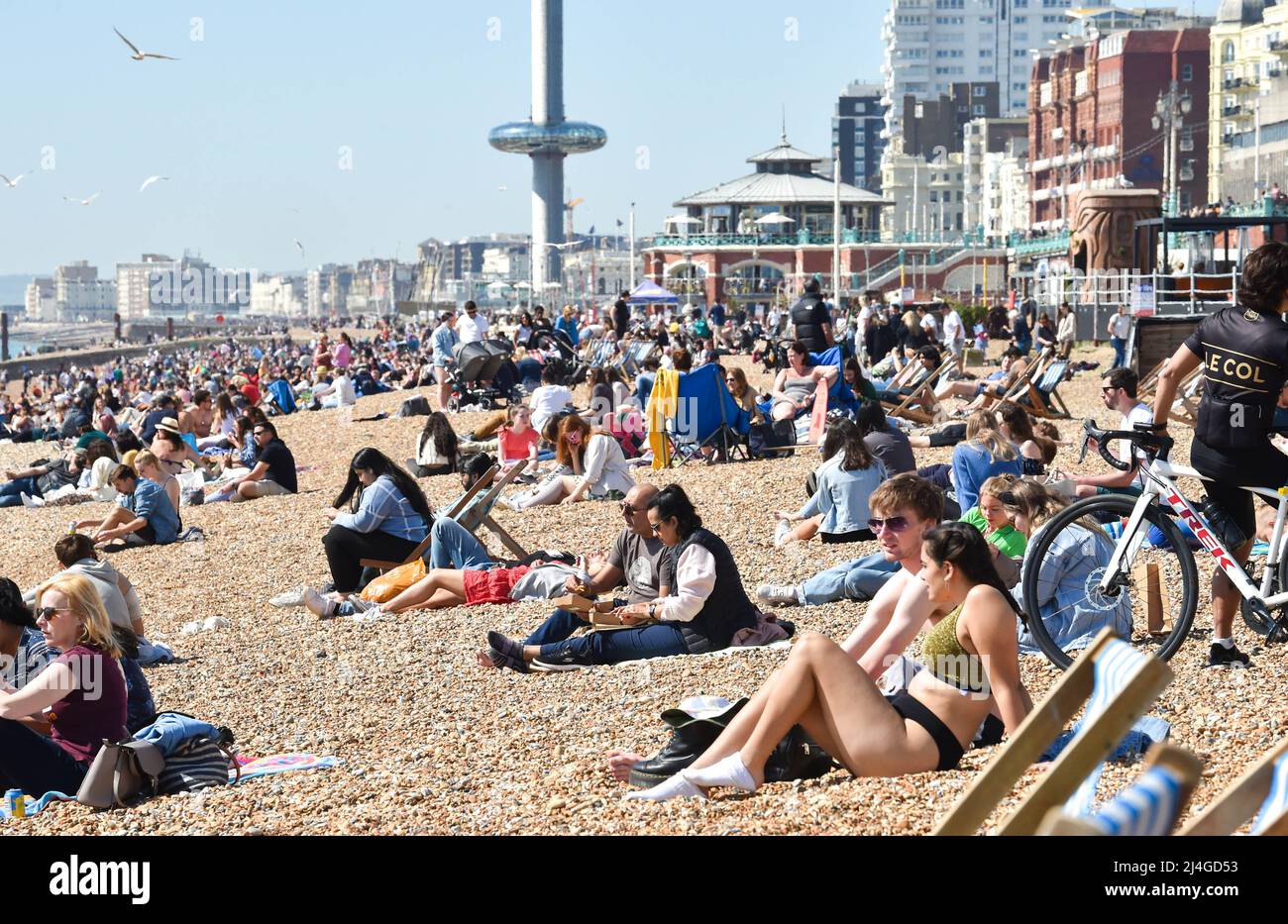 People enjoy the sun on brighton beach in sussex hi-res stock ...