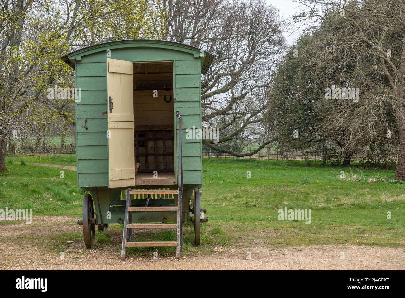 rustic green shepherds hut in the English countryside Stock Photo - Alamy
