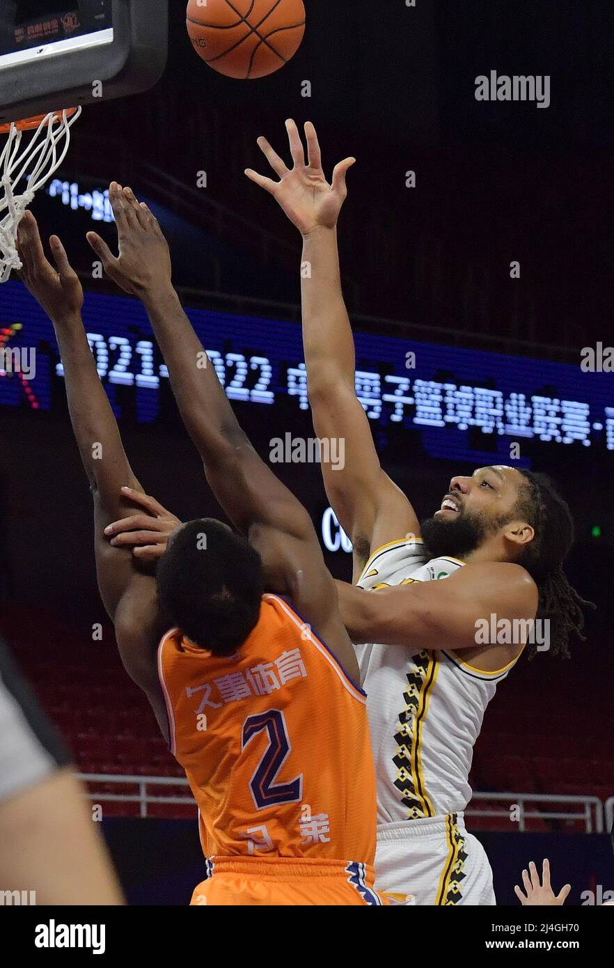 Nanchang, China's Jiangxi Province. 15th Apr, 2022. Jarrod Jones (R) of ...