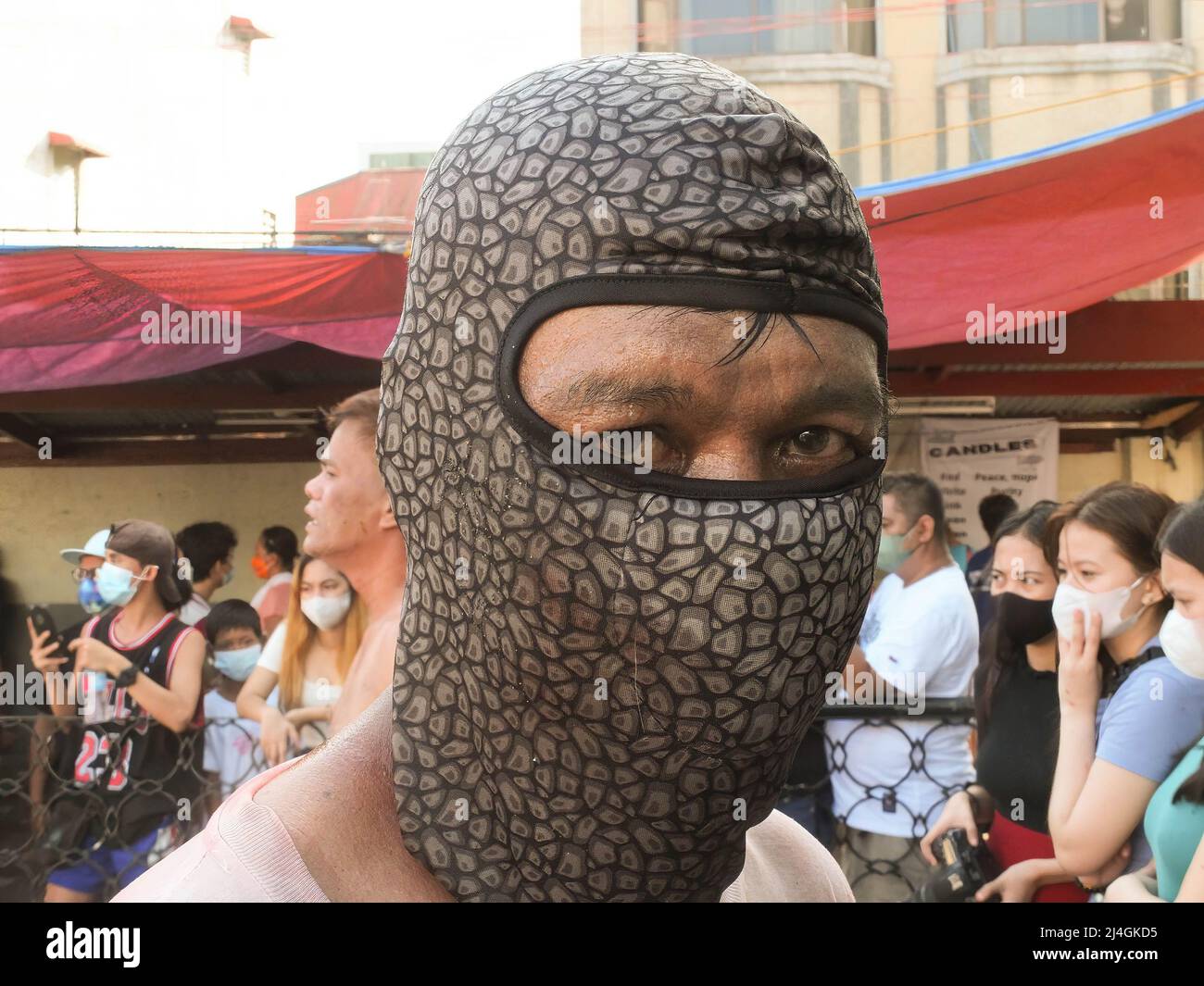 Malabon, Philippines. 15th Apr, 2022. A masked flagellant looks on. The ...