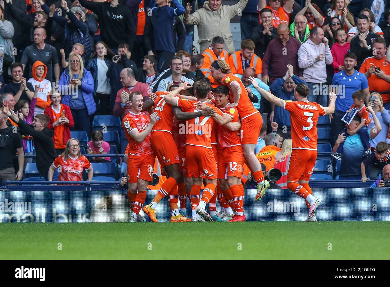 Blackpool players celebrate Marvin Ekpiteta #21 of Blackpool goal to ...