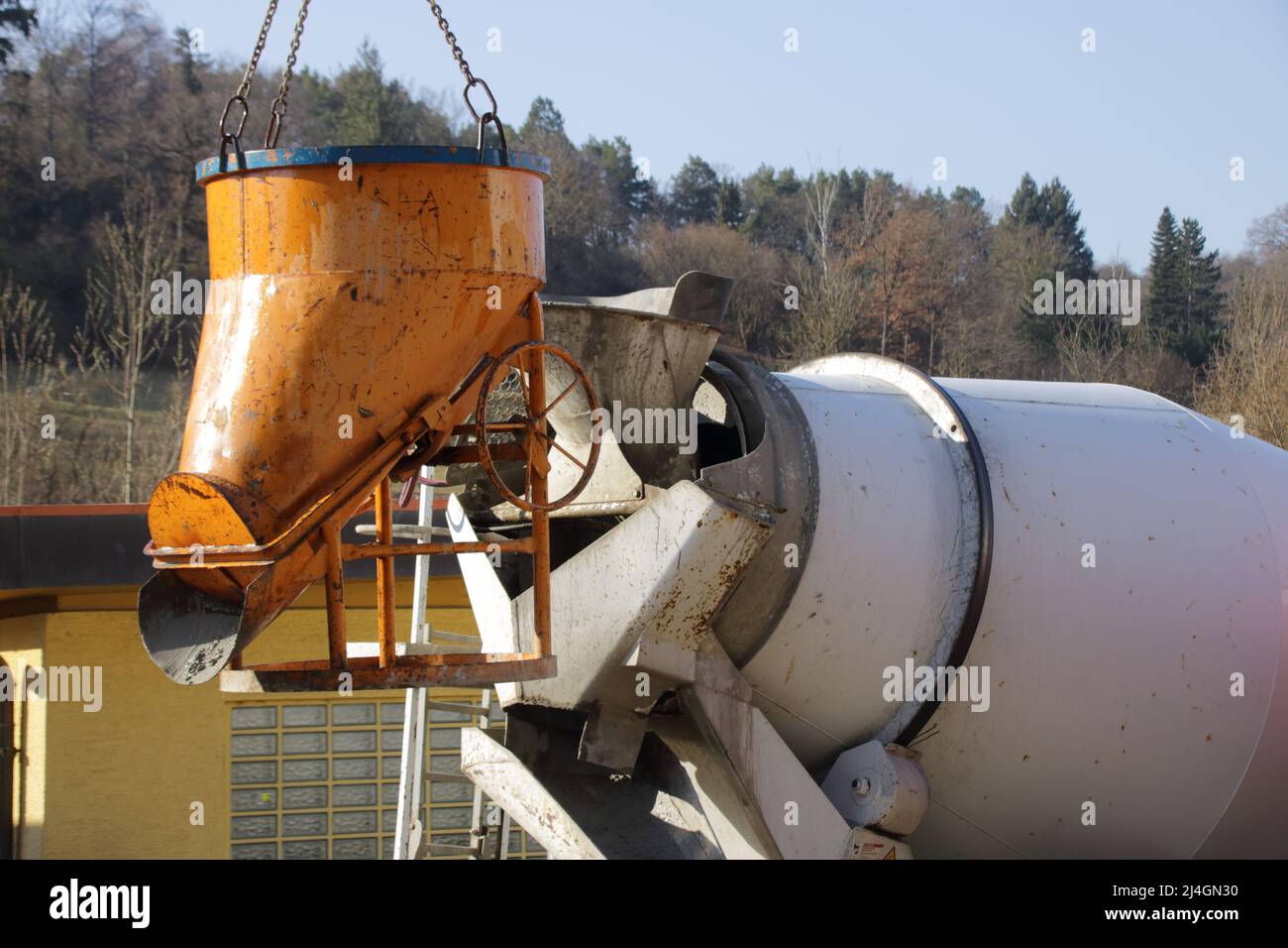 Transporting liquid concrete on a construction site through a concrete ...