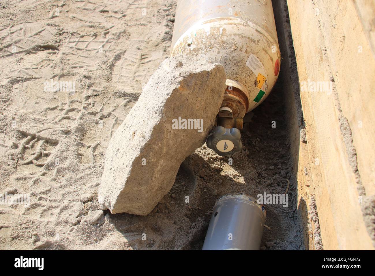 Oxygen tank hi-res stock photography and images - Alamy