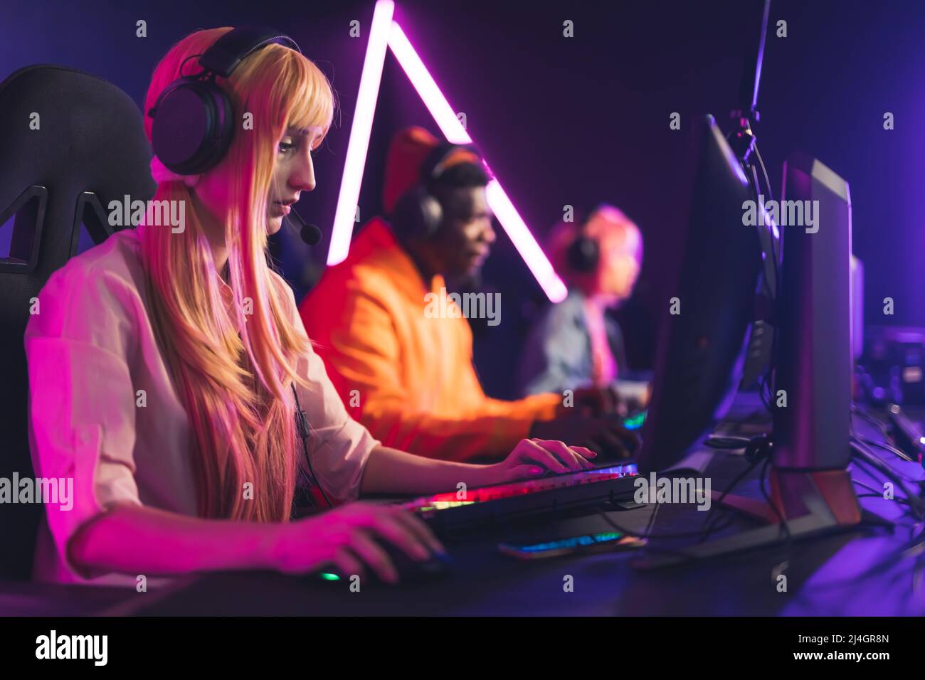 Girl with headset hi-res stock photography and images - Alamy