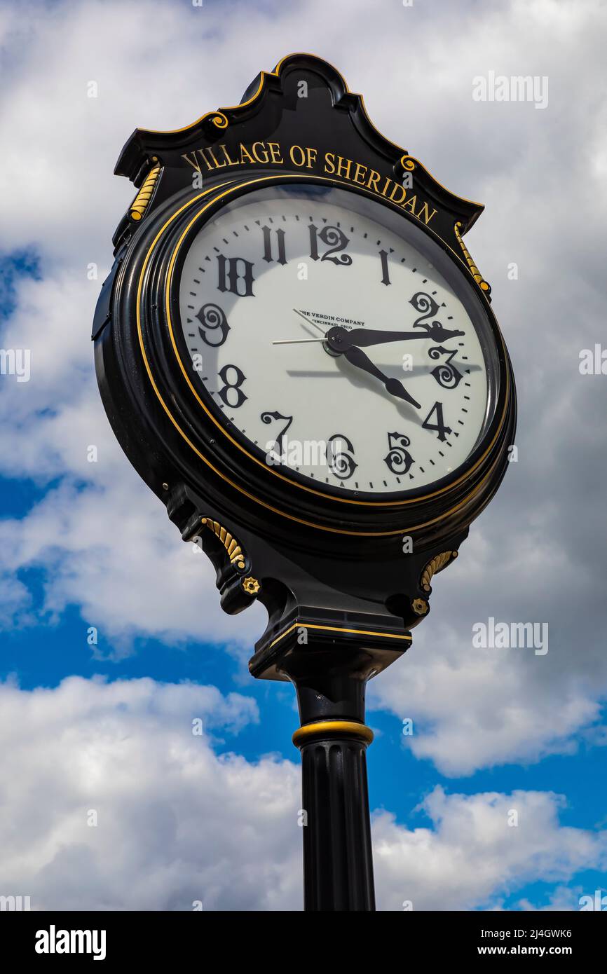 Sidewalk clock hi-res stock photography and images - Alamy