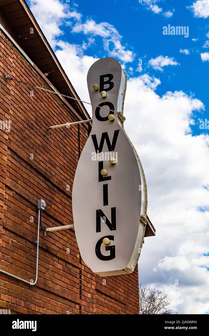 Vintage bowling sign hi-res stock photography and images - Alamy