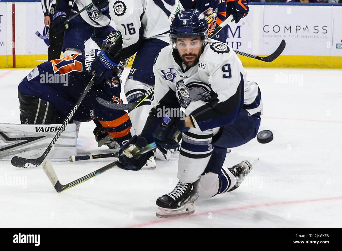 Jacksonville Icemen forward Luke Lynch (9) eyes the puck during an ECHL ...