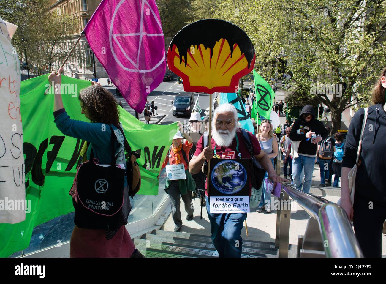 Shell HQ, London, UK. 15 April 2022. Trafalgar Square march to Shell ...