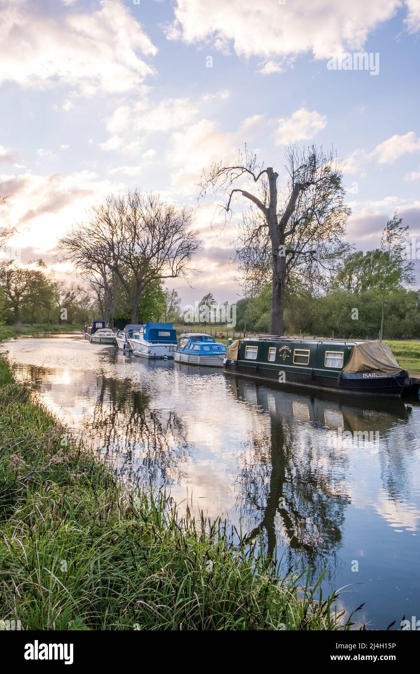 River boats along the banks of the canal at Hoe Mill Lock in Essex ...