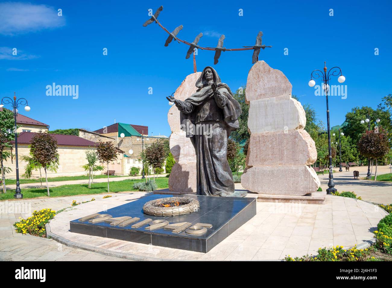 Grieving mother bronze statue hi-res stock photography and images - Alamy