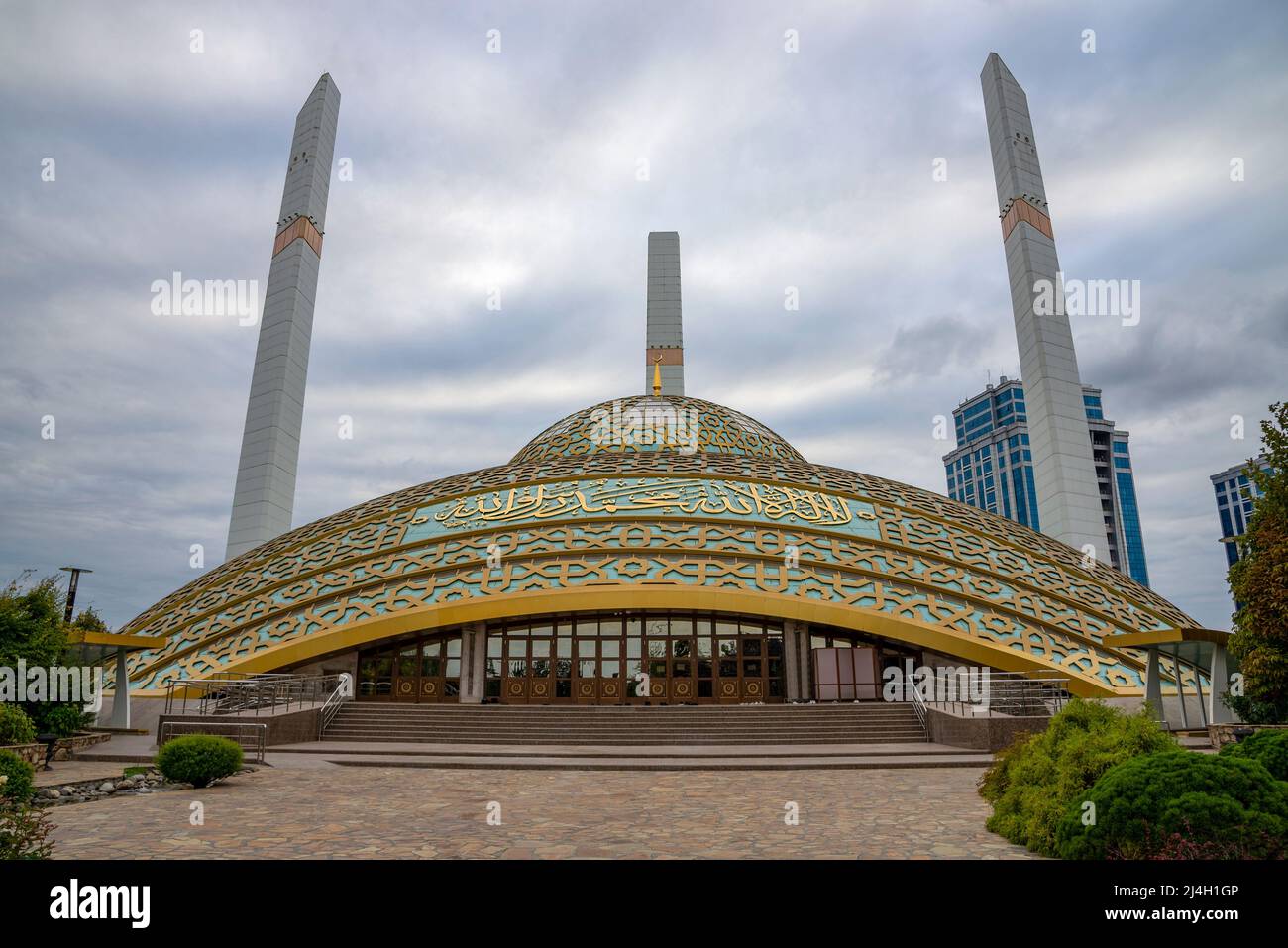ARGUN, RUSSIA - SEPTEMBER 28, 2021: Mother's Heart Mosque on a cloudy ...