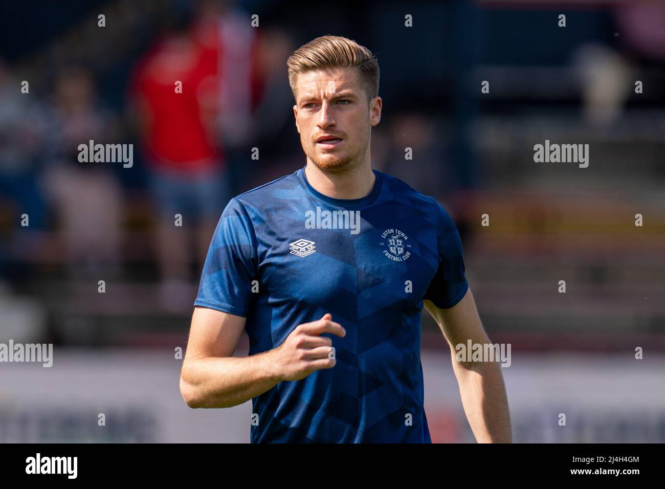 Reece Burke #16 of Luton Town warming up Stock Photo - Alamy