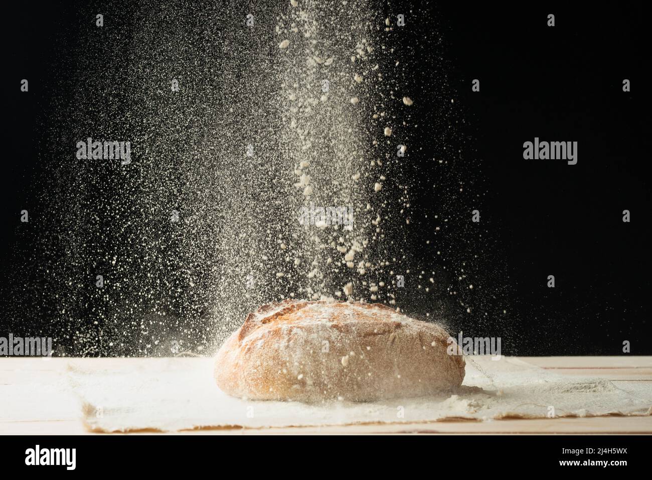 Scattering flour hi-res stock photography and images - Alamy