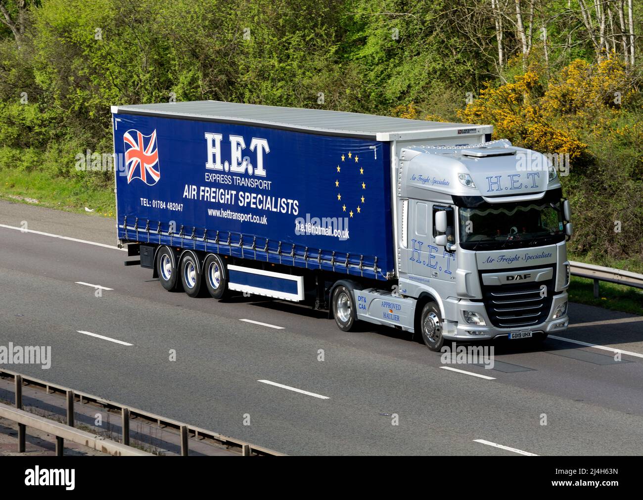 HET Express Transport lorry on the M40 motorway, Warwickshire, UK Stock ...