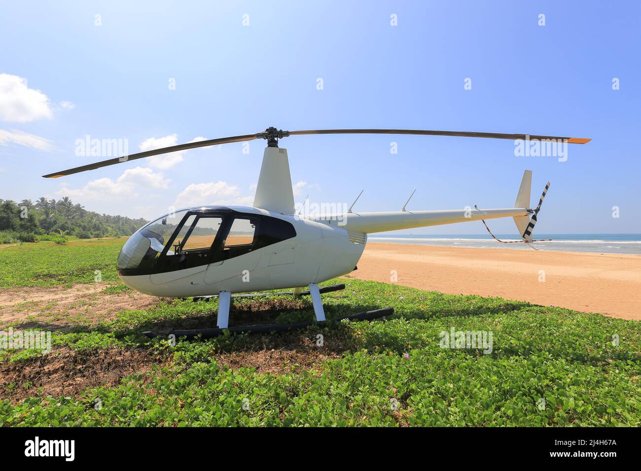 Helicopter r44 hi-res stock photography and images - Alamy