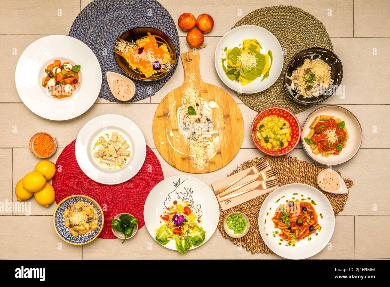 Italian food recipes with lemons, rocket salad, spaghetti bolognese ...