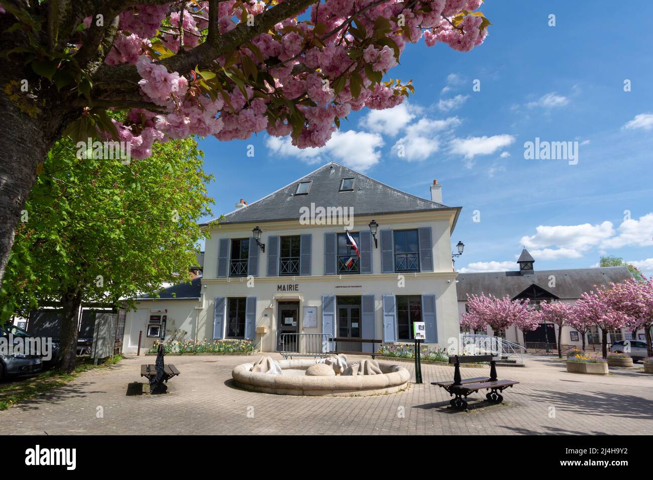 Exterior view of the town hall of Saclay, a French commune in the ...
