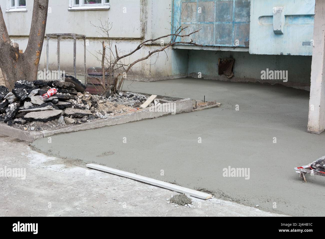 New concrete blind area apartment building. Process of forming ...