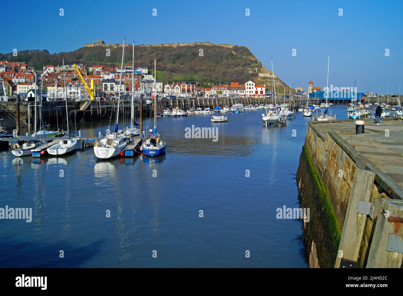 Scarborough town castle wall hi-res stock photography and images - Alamy