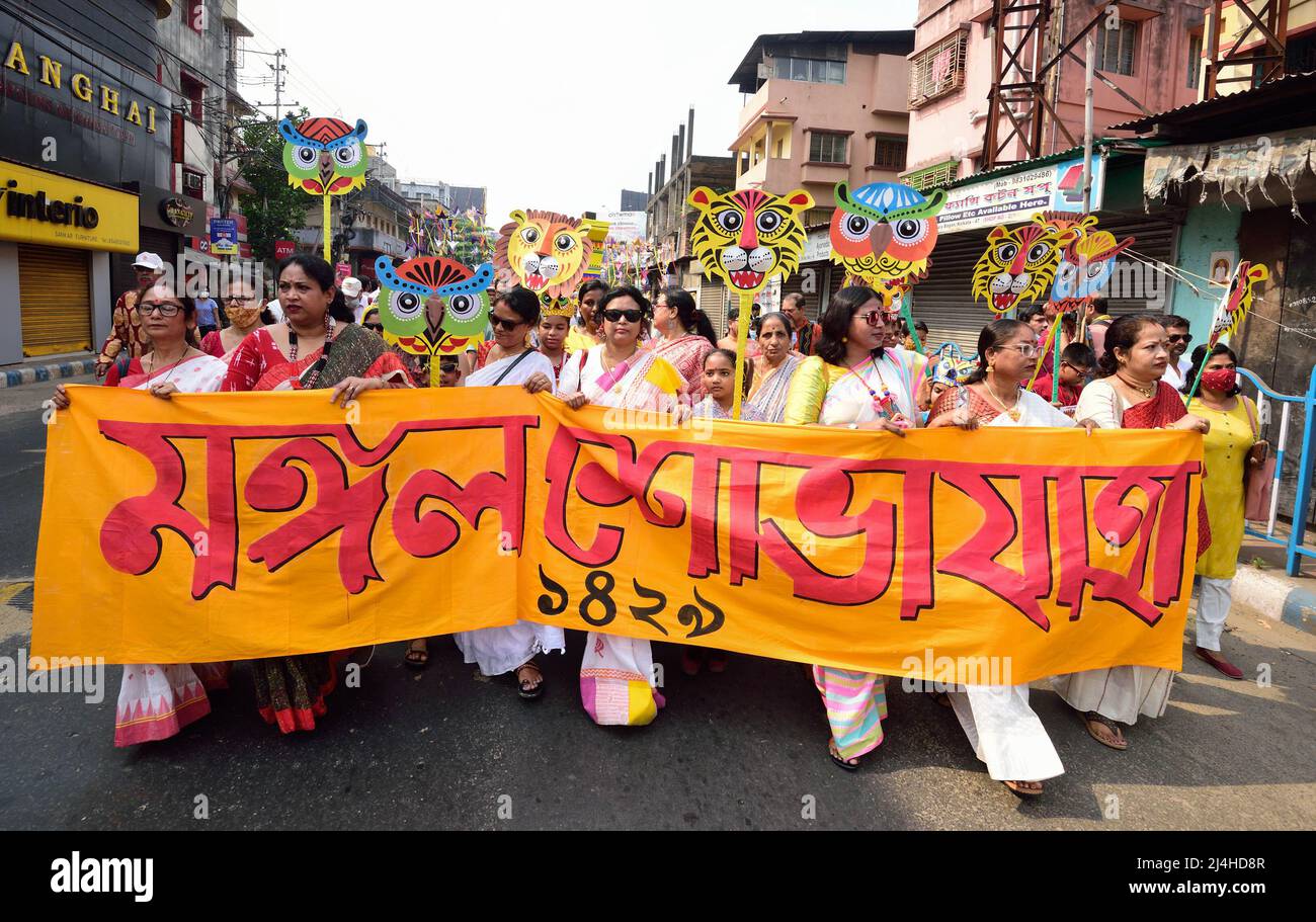 Kolkata, India. 25th Apr, 2022. Bengalis hold a colourful banner and ...