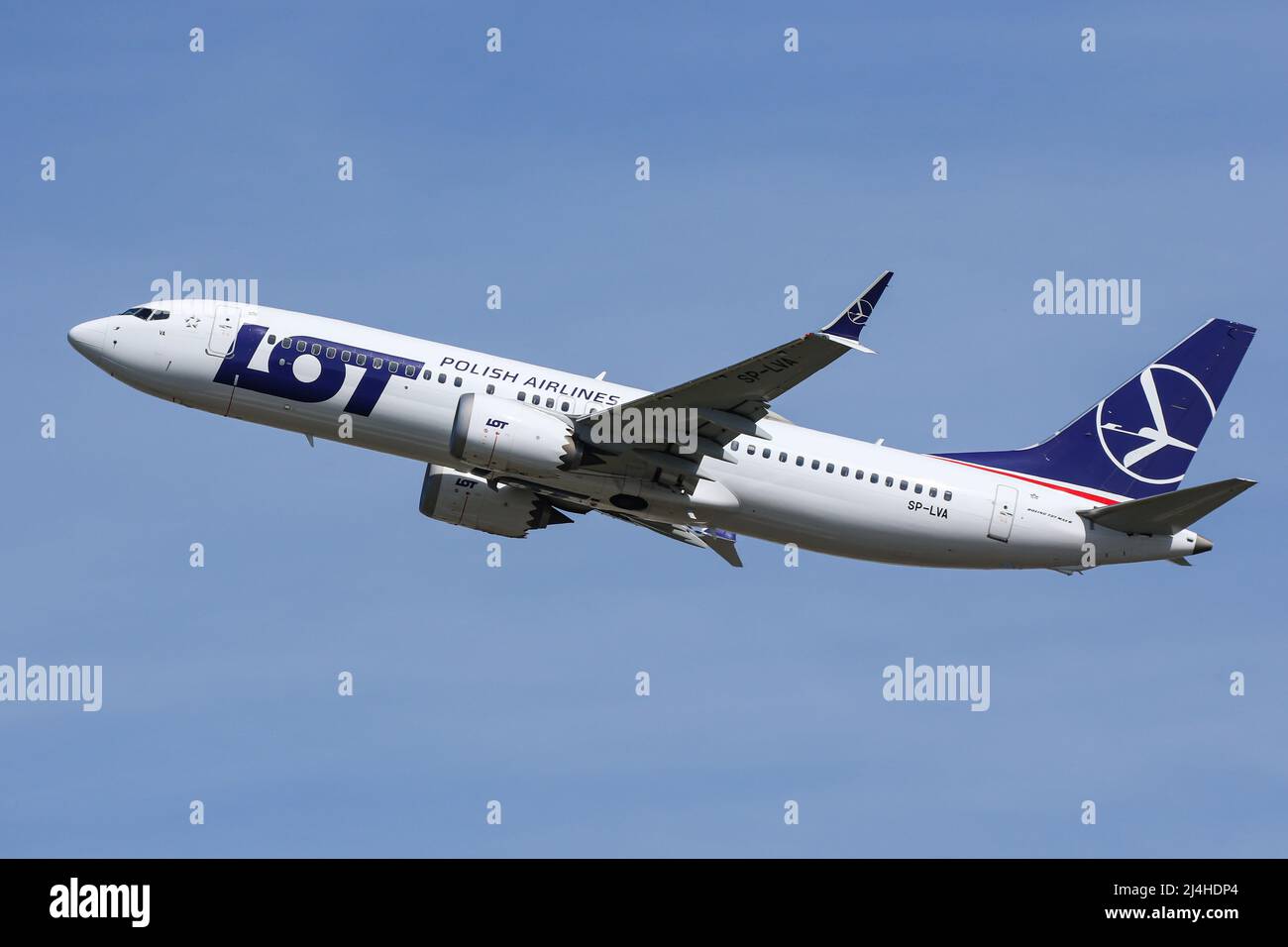 737 max 8 air planes heathrow hi-res stock photography and images - Alamy