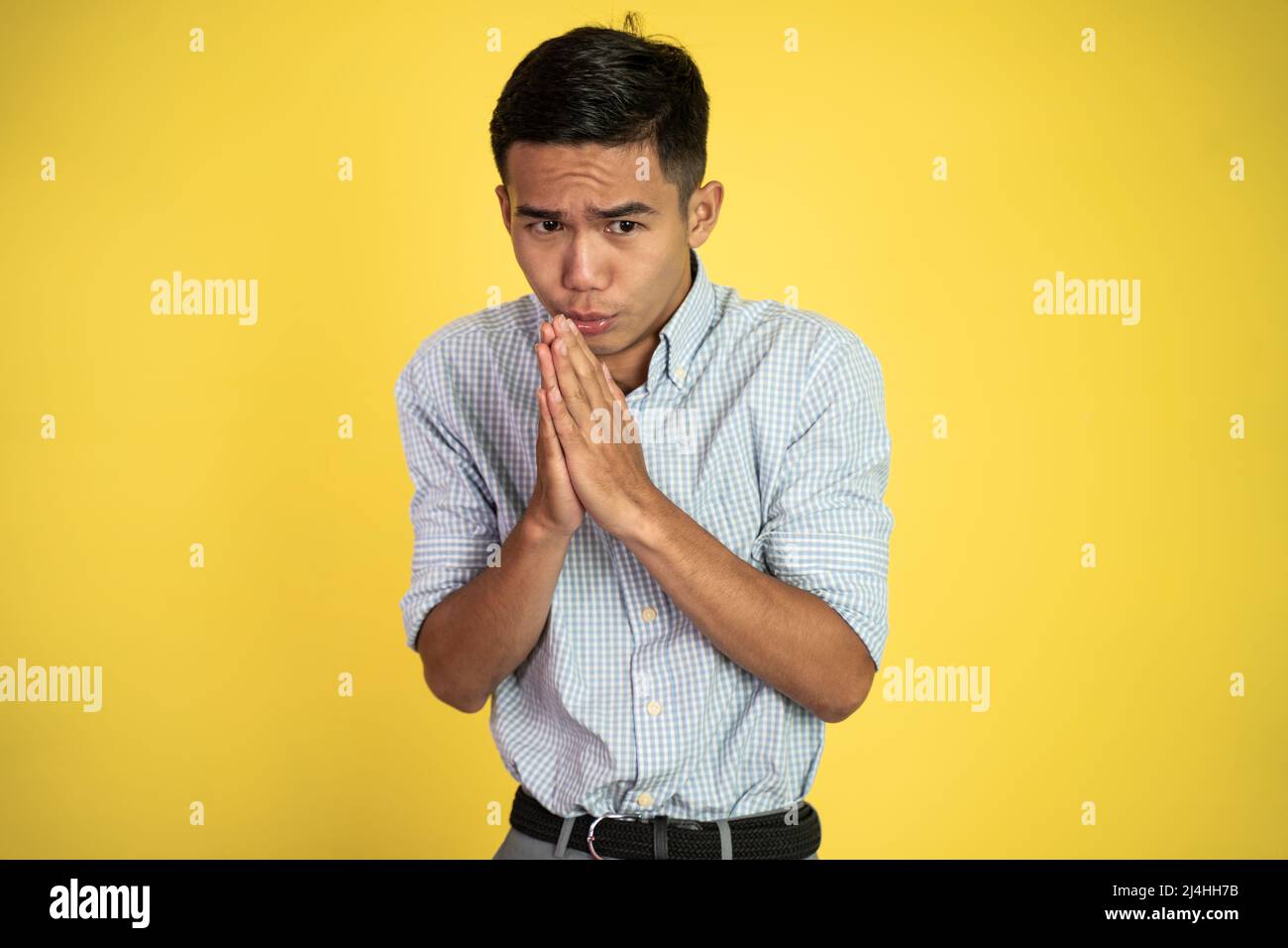 Shivering hands hi-res stock photography and images - Alamy