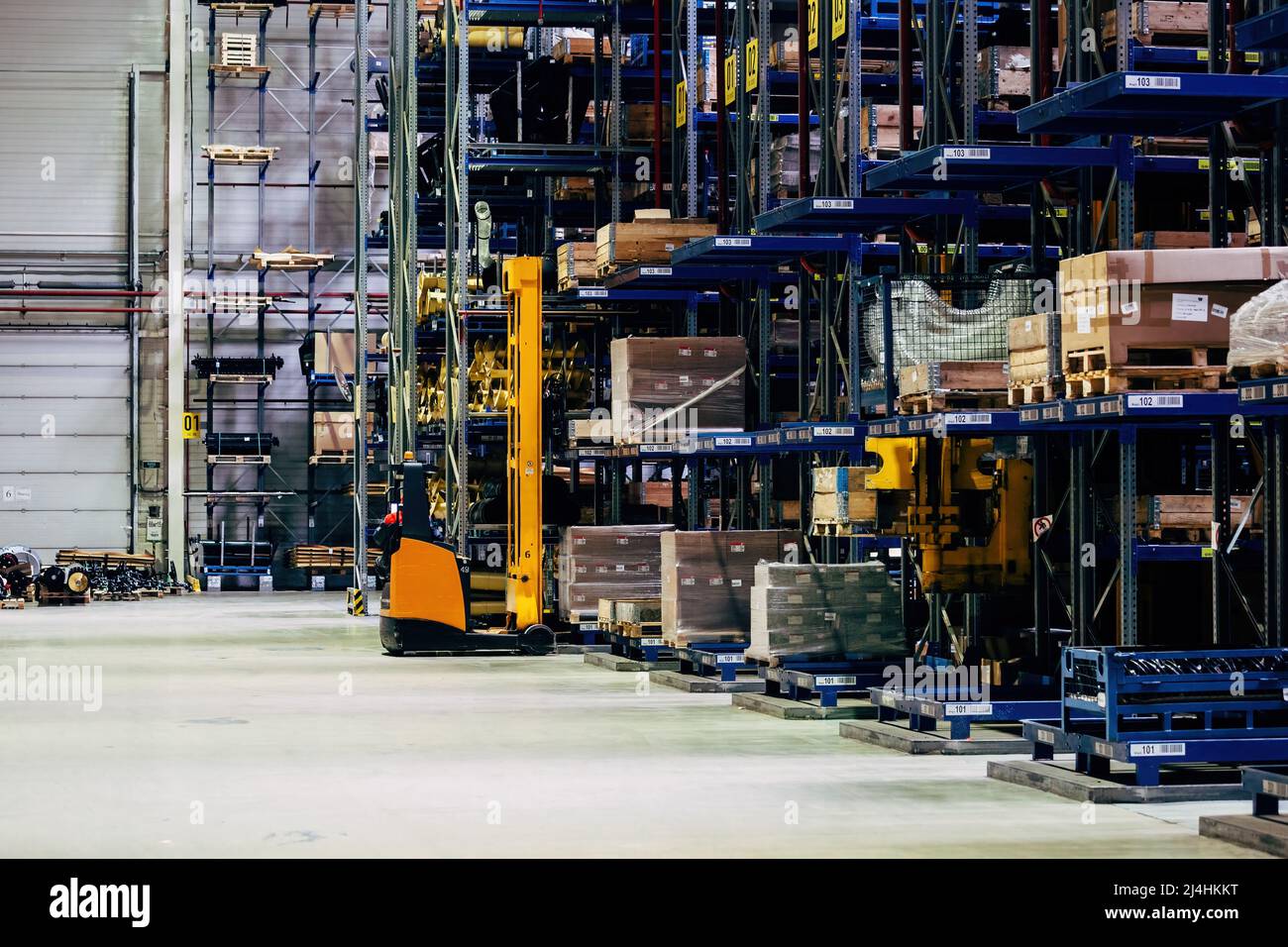 Modern warehouse interior hi-res stock photography and images - Alamy