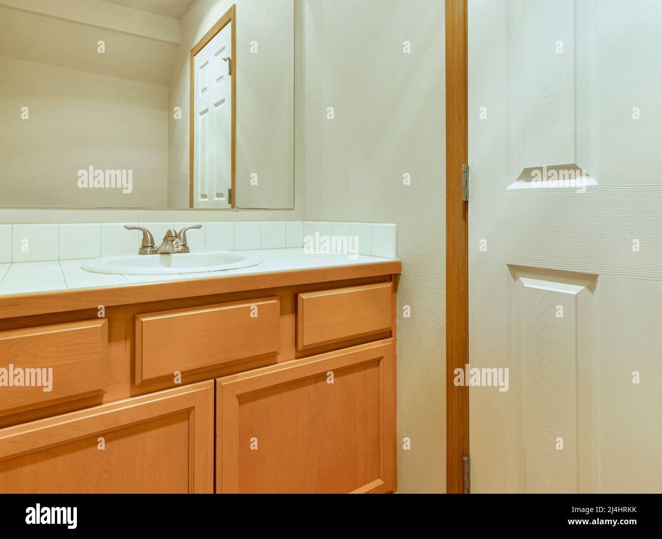 Modern residential bathroom interior Stock Photo - Alamy