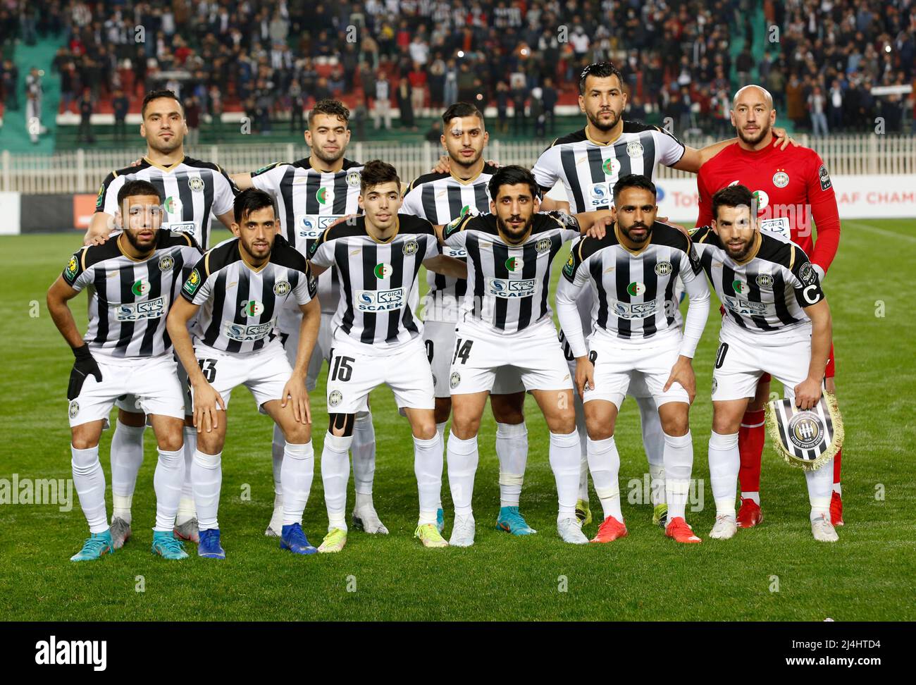 Algiers, Algeria. 15th Apr, 2022. Es Setif's starters pose for group ...