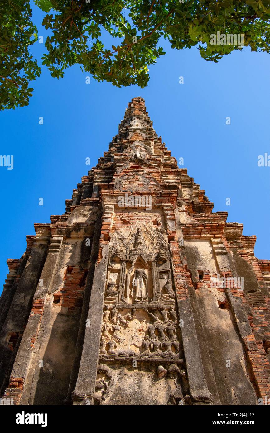 Buddha sculpture damaged hi-res stock photography and images - Alamy