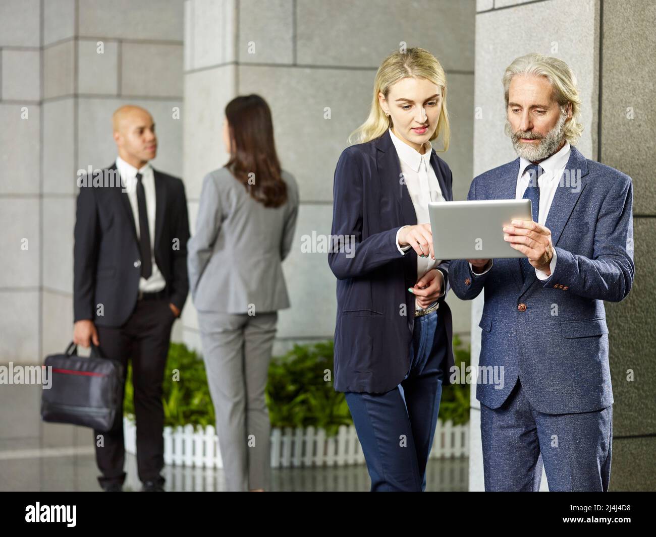 Modern corporate woman hi-res stock photography and images - Alamy
