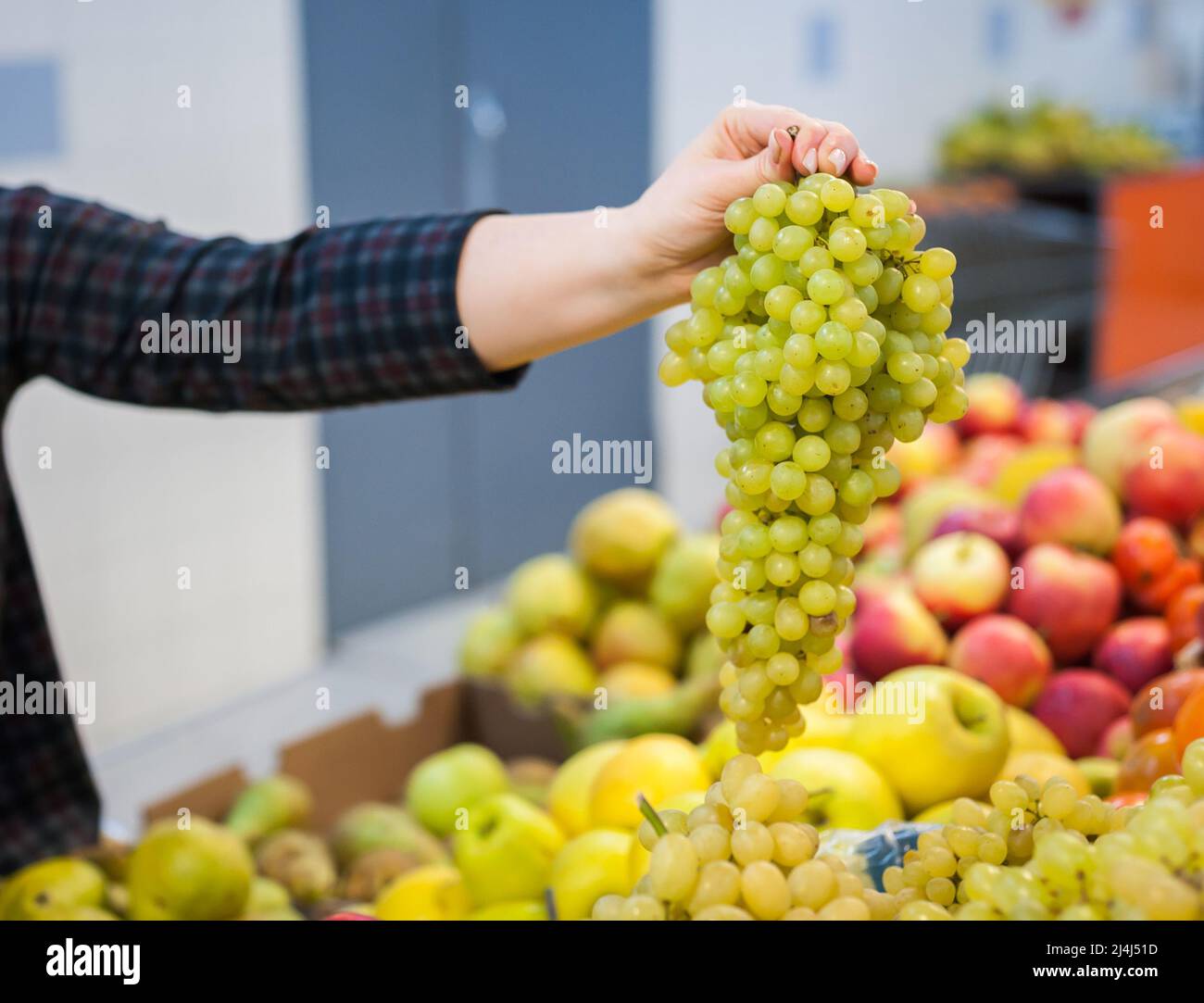 Shop sale man girl hi-res stock photography and images - Alamy