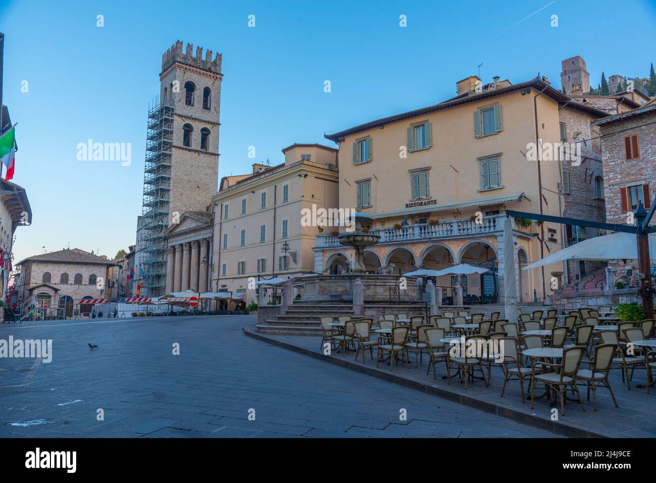 Sunrise over Piazza del Comune in the center of Italian town Assisi ...