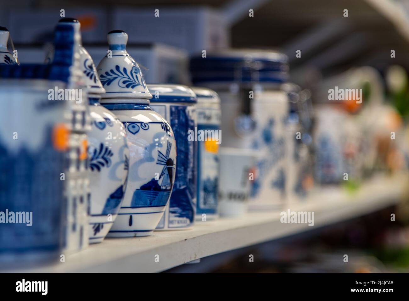 Dutch porcelain hi-res stock photography and images - Alamy