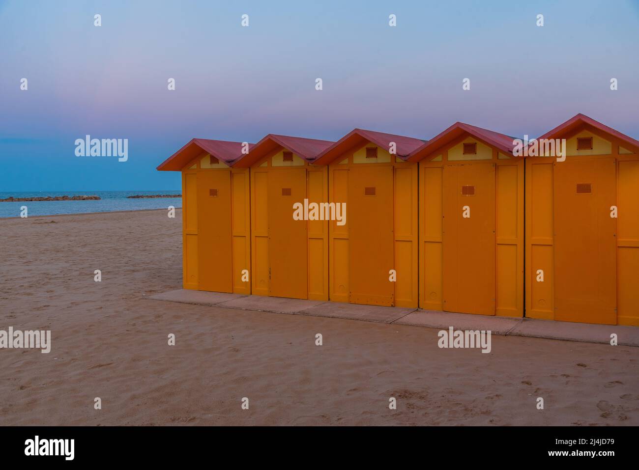 Colourful changing rooms on beach hi-res stock photography and images ...