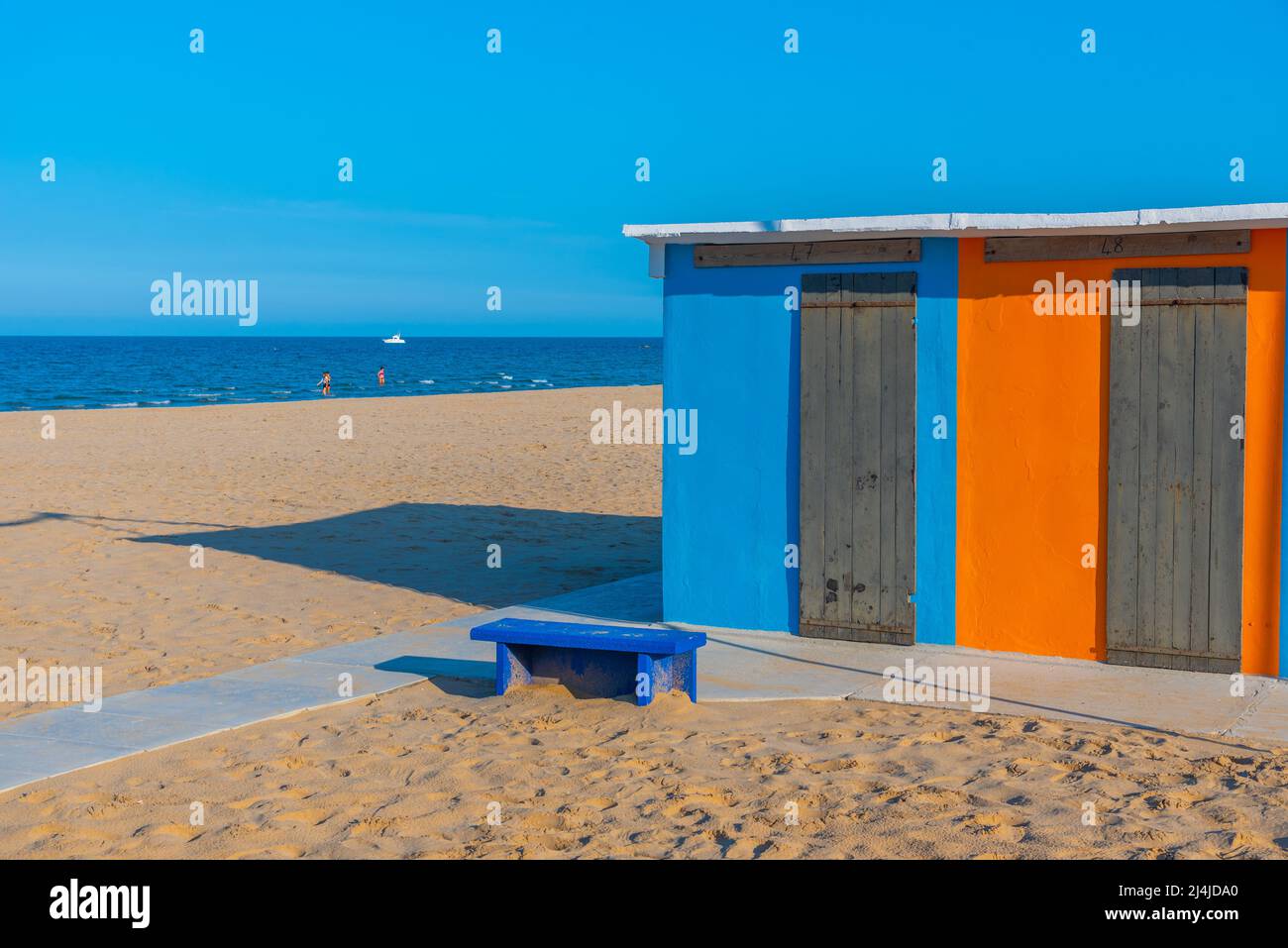 Beach changing cabins line hi-res stock photography and images - Alamy