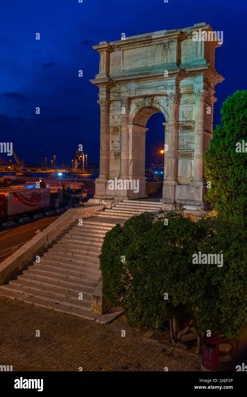 Night view of Arco di Traiano in Italian port Ancona Stock Photo - Alamy