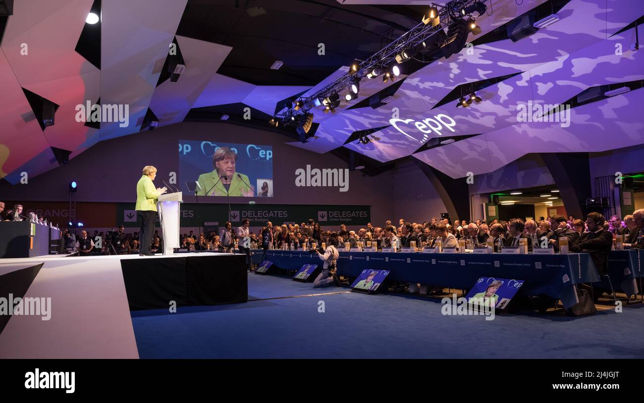 European peopleis party hi-res stock photography and images - Alamy