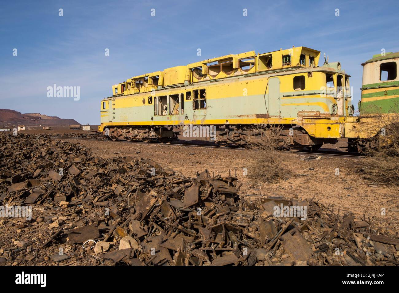 Mauritania, the longest railway in the world, connects Nouadhibou to ...